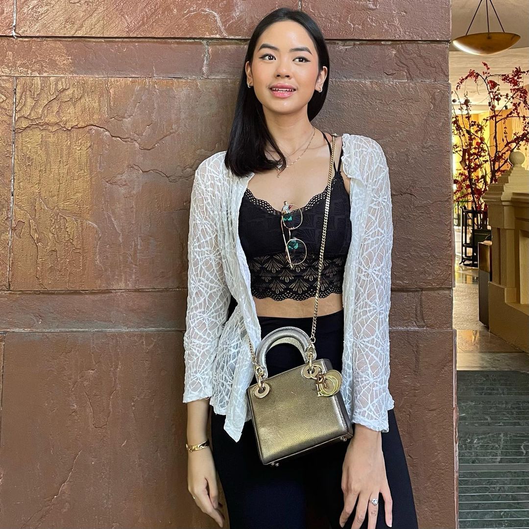 Female Daily Editorial - Inspirasi Outfit Hari Kartini dari 5 Gaya Rania Yamin yang Unik!