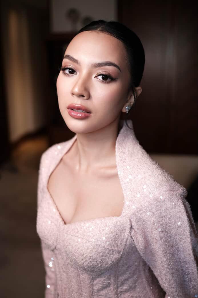 Female Daily Editorial - Cantik bak Primadona, Intip Penampilan Nazla Alifa di Hari Lamaran!