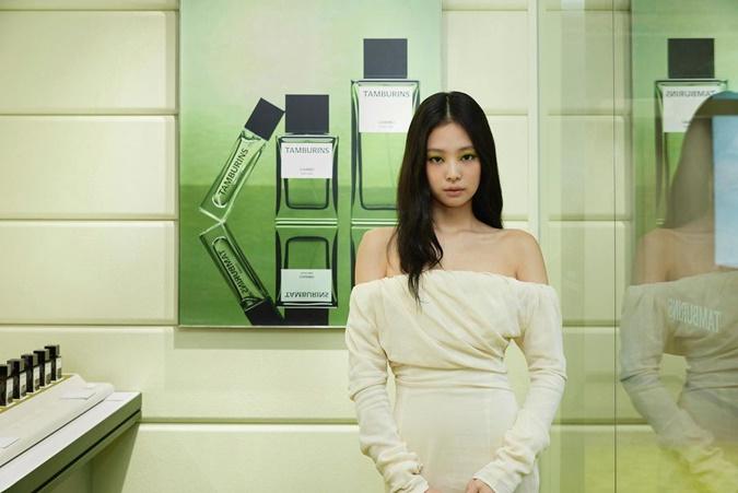 Female Daily Editorial - Koleksi Parfum TAMBURINS x JENNIE Laku Keras ...
