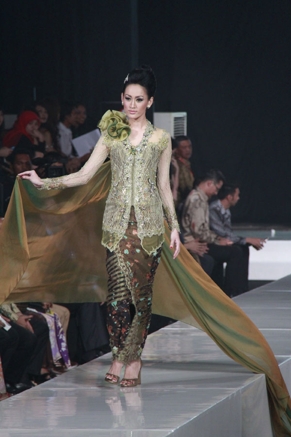 Female Daily Editorial - JFW 10/11 Day 1: A Tribute to Kebaya