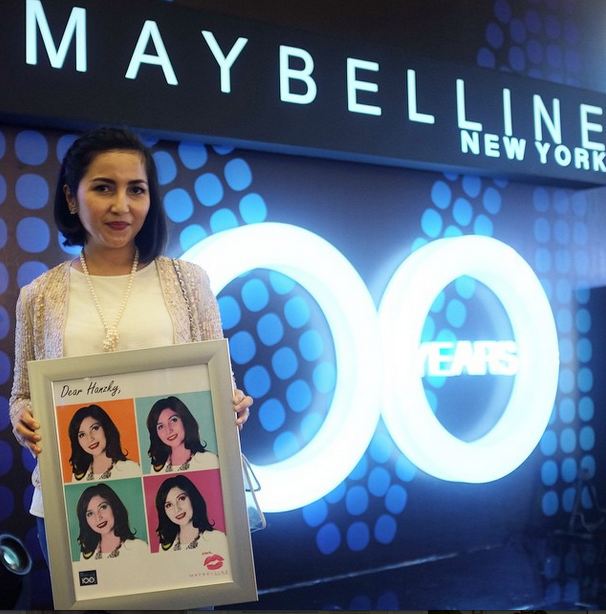Female Daily Editorial - Perayaan 100 Tahun Maybelline, Hanifa Ambadar ...
