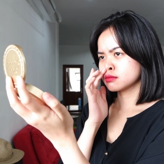 Female Daily Editorial - Bagaimana Sih Cara Mengatasi Komedo Tertutup?