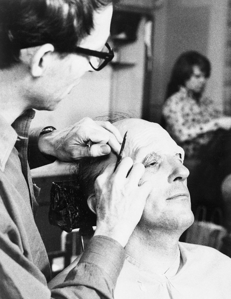 Female Daily Editorial - Fakta Menarik Mike Marino, Makeup Artist ...