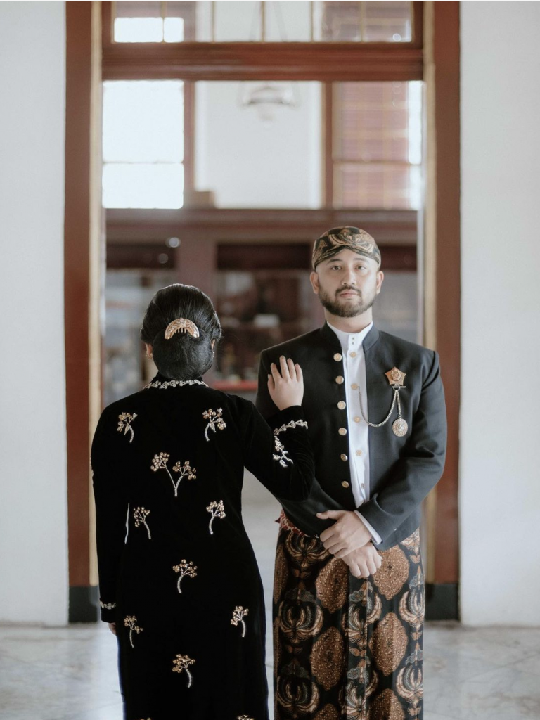 Female Daily Editorial - Bernuansa Klasik, Intip Keindahan Prewedding ...