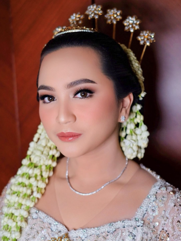 Female Daily Editorial - Mau Tampil seperti Rachel Amanda saat Menikah ...