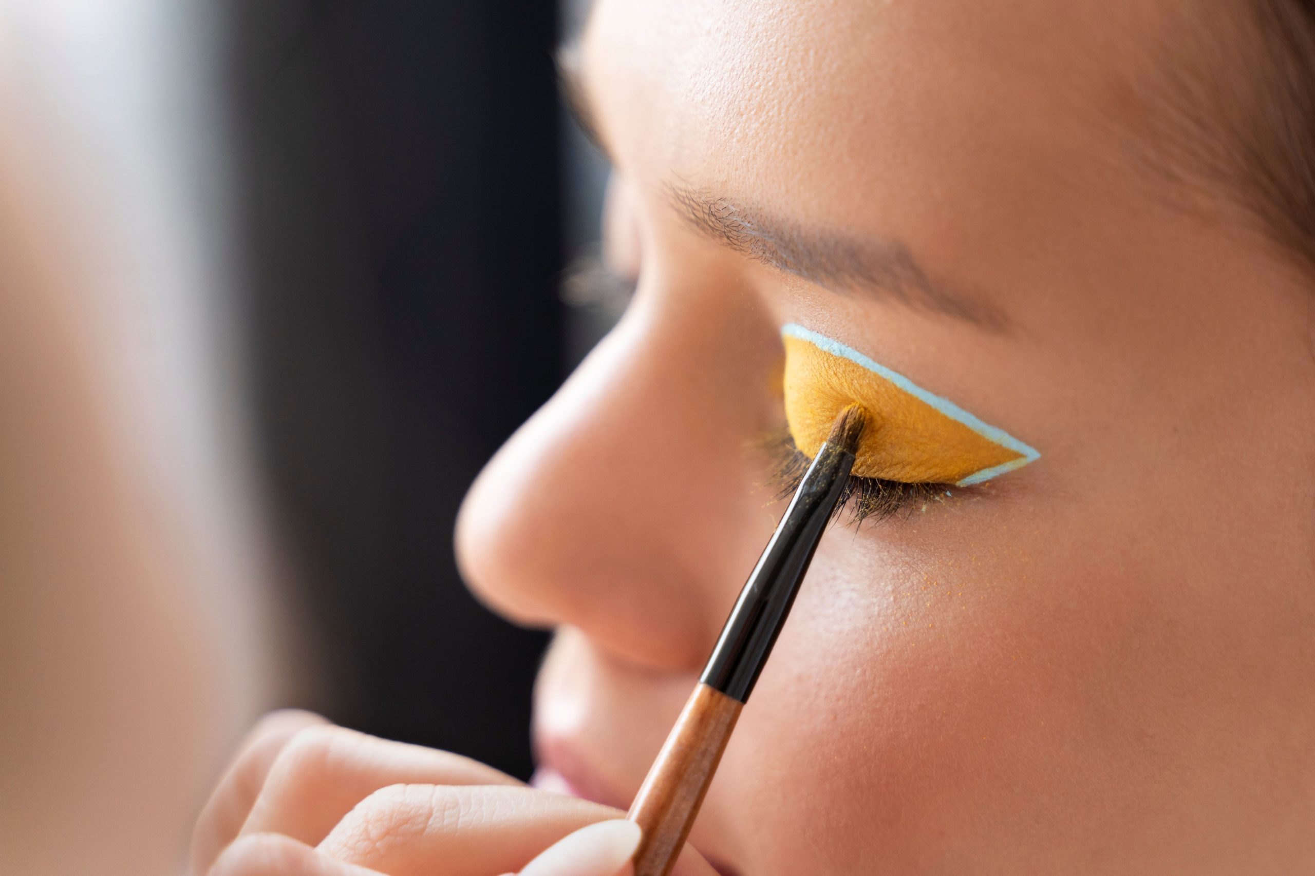 Female Daily Editorial - ‘Eye Makeup’ Mewarnai Konser K-pop, Jasa MUA ...