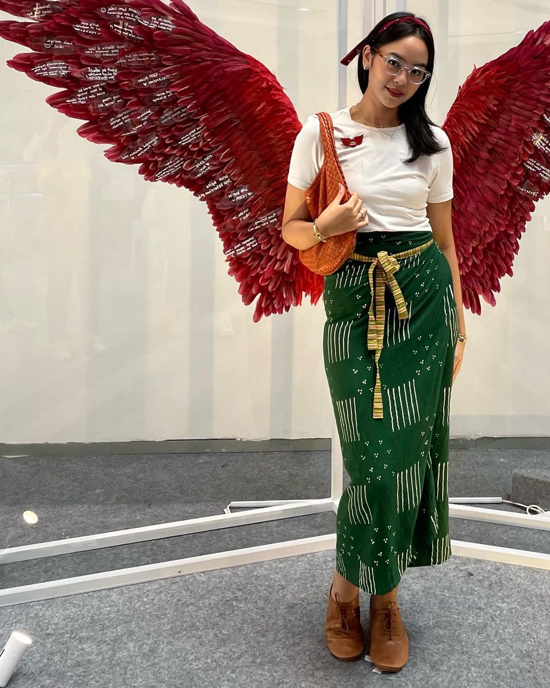 Female Daily Editorial - Inspirasi Outfit Hari Kartini dari 5 Gaya Rania Yamin yang Unik!