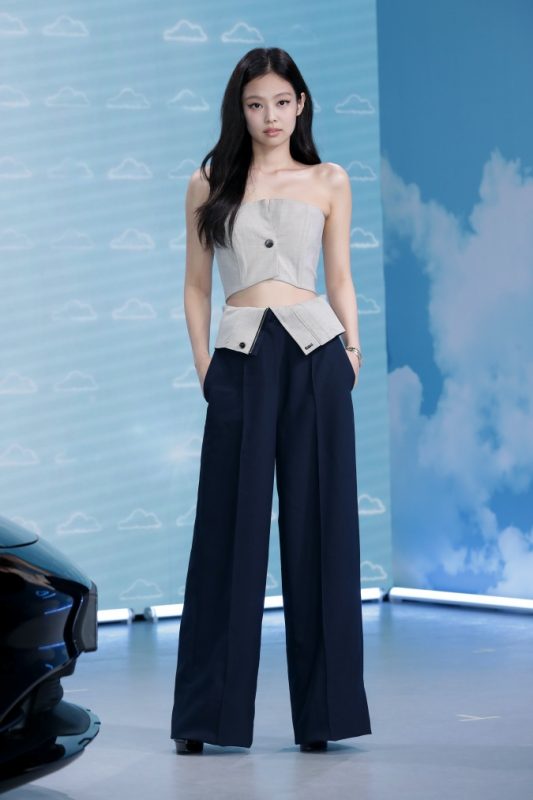 Female Daily Editorial - Simpel tapi Curi Perhatian, Ini 5 Gaya Jennie ...