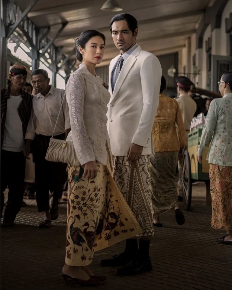 Female Daily Editorial - Tampil Fearless sebagai Dasiyah, Ini 4 Kebaya Dian Sastrowardoyo di ...