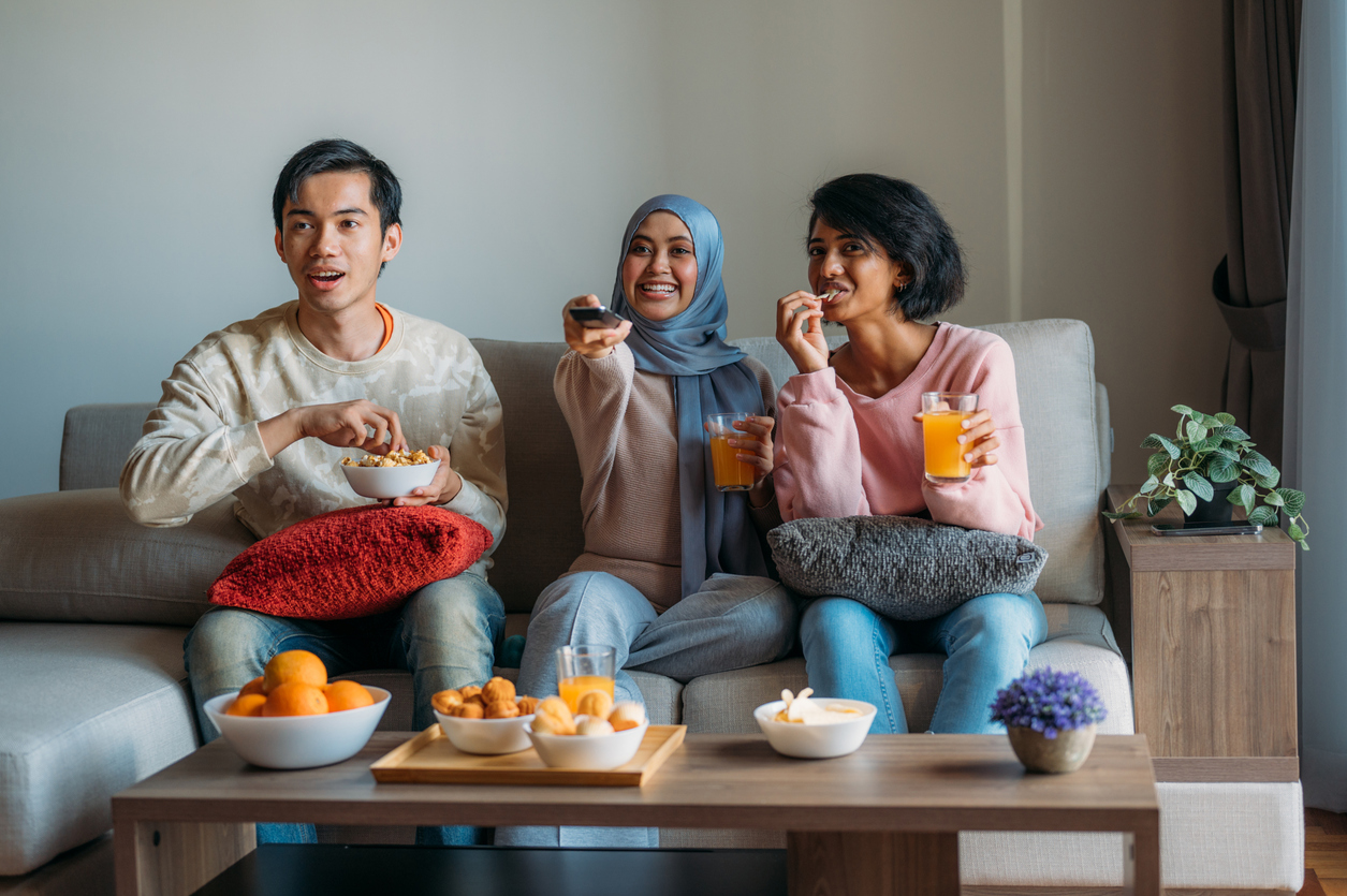Female Daily Editorial - Ngumpul Keluarga Jadi Makin Asik, Ini Film Netflix yang Bisa Ditonton ...